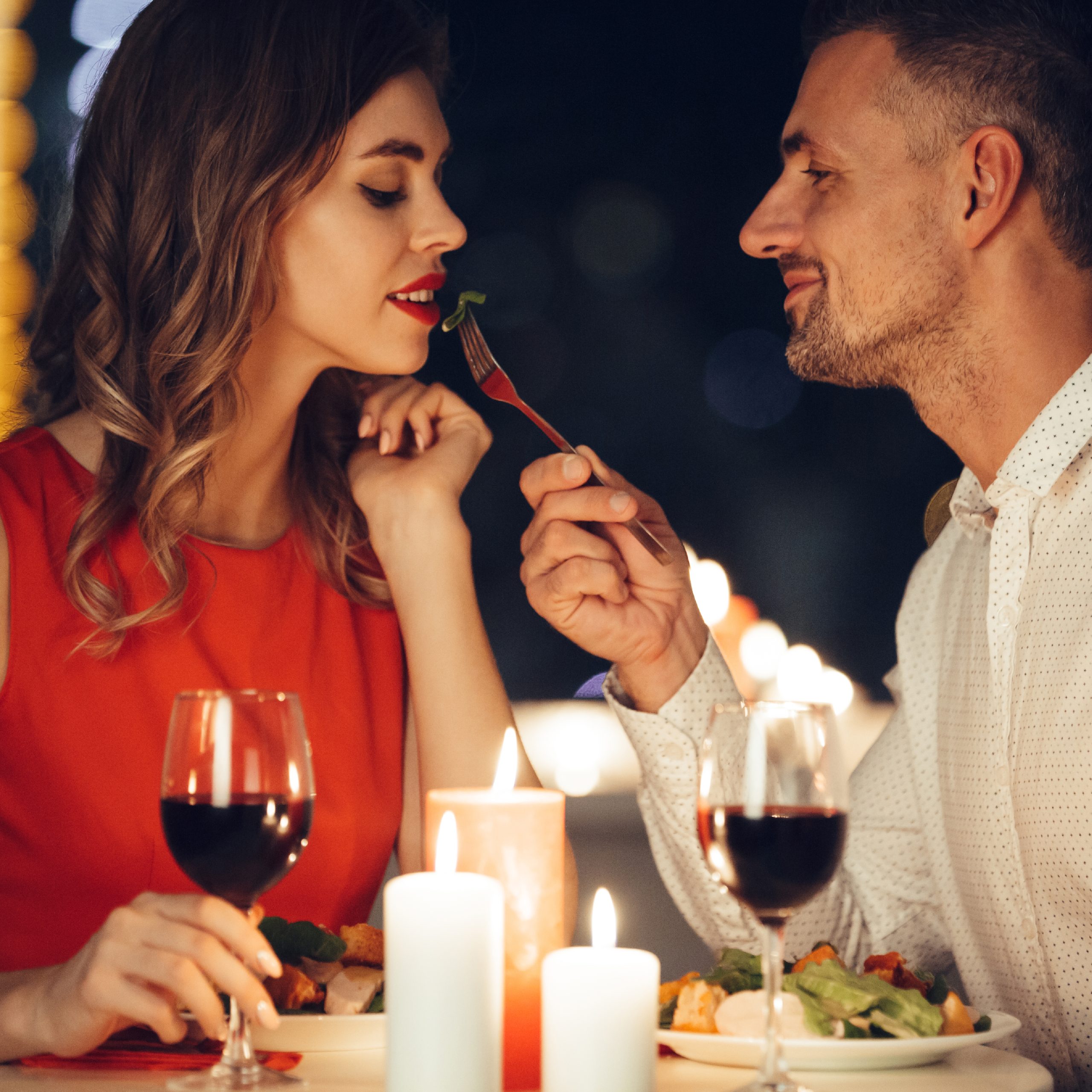 Cena romántica celebración amor y amistad - Cajamag