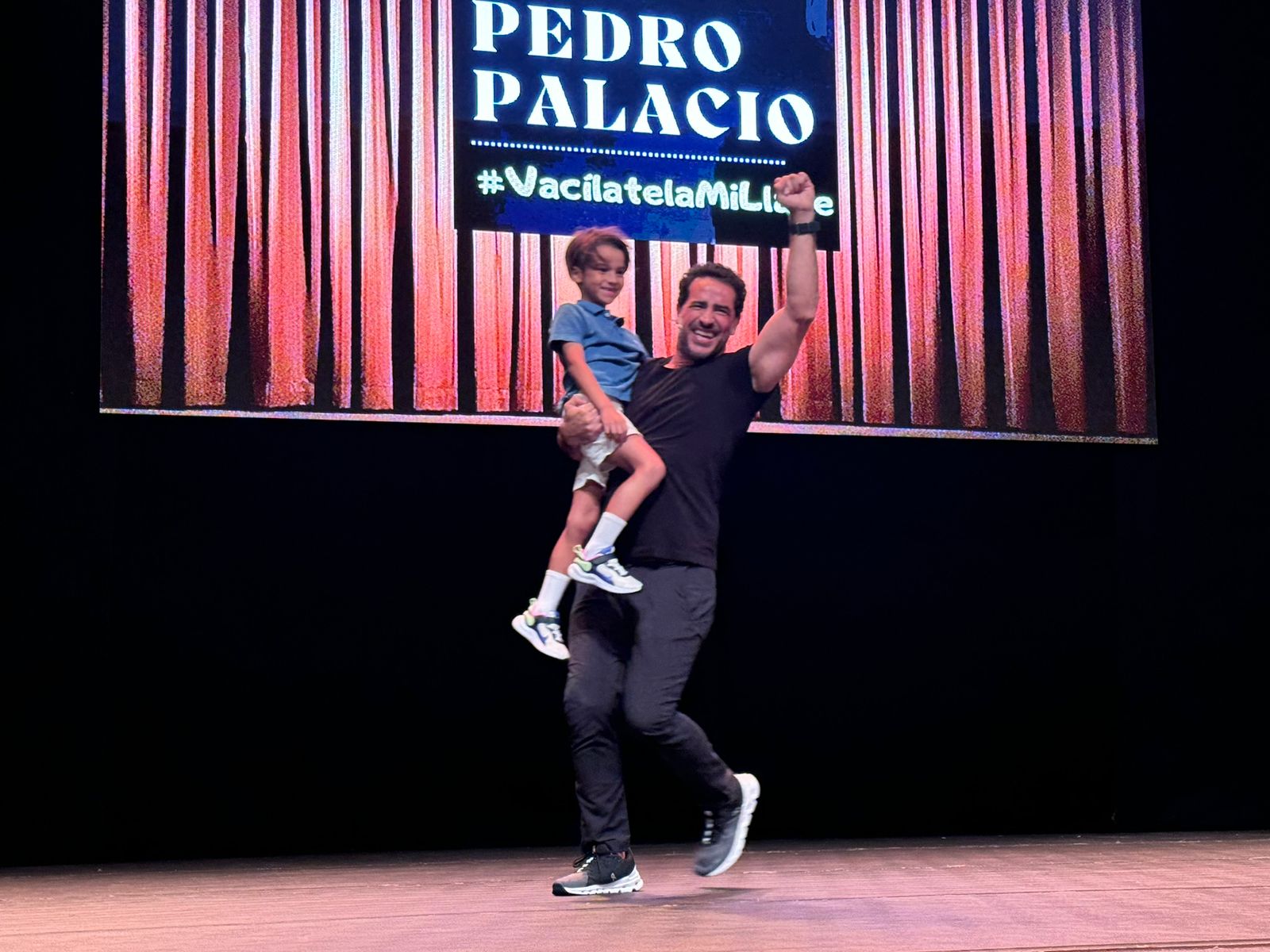 Pedro Palacio conquistó el teatro Cajamag con su Stand-Up Comedy ...